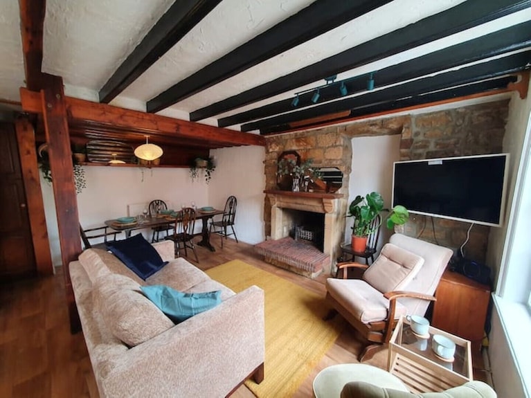 17th Century Cottage In The Heart Of Smugglers Fishing Village. - Ravenscar