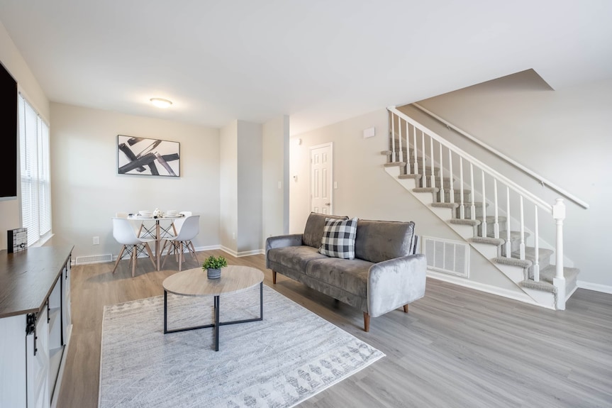 Stunning Southpark/ Cotswold Townhome - Charlotte, NC