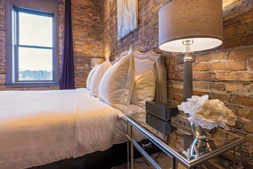 124 Lofts - Downtown Dundee - Walk To Dining - Tower Lakes, IL