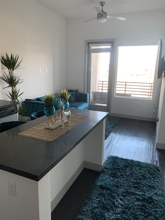 Luxury Las Vegas Strip View Condo Minutes Away From The Strip. - Las Vegas