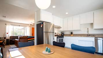 Casa, 4 quartos | Cozinha privada