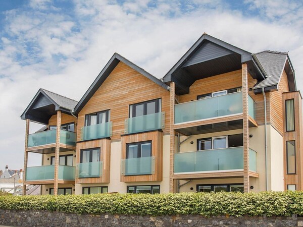 4 Y Bae - Trearddur Bay