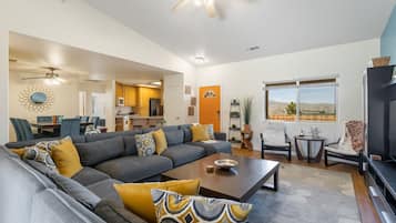 Casa, 4 quartos | Sala de estar
