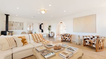 Casa, 2 quartos | Área de estar