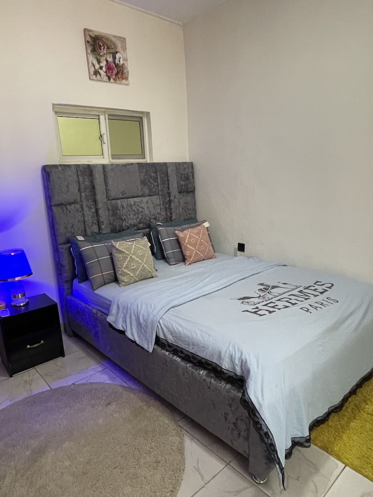 A Two Bedroom Room House With 2washroom In A Gated Community.10mins From Airport - Accra