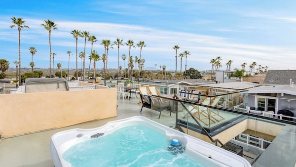 Velvet Sand I By Avantstay Steps To Newport Beach Private Rooftop W/ Outdoor Kitchen & Hot Tub! - Newport