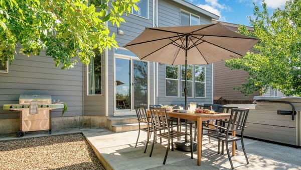 Ponderosa Pines By Avantstay Gorgeous Deck, 10 Mins From Central Bend Family Friendly, - Bend, OR