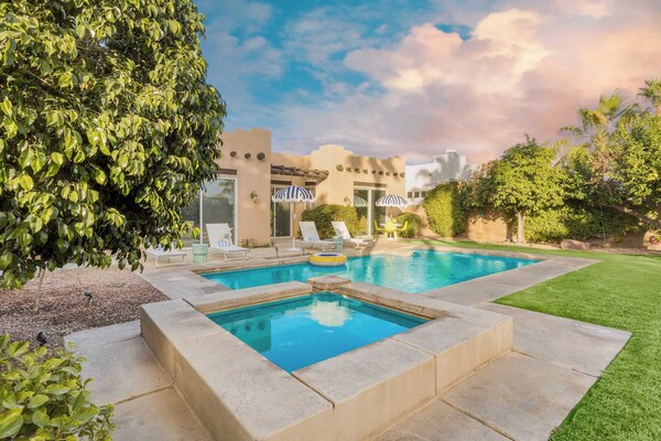 Pool + Hot Tub, Yard, Games Chic Midcentury Design Painted Sand By Avantstay - Joshua Tree National Park
