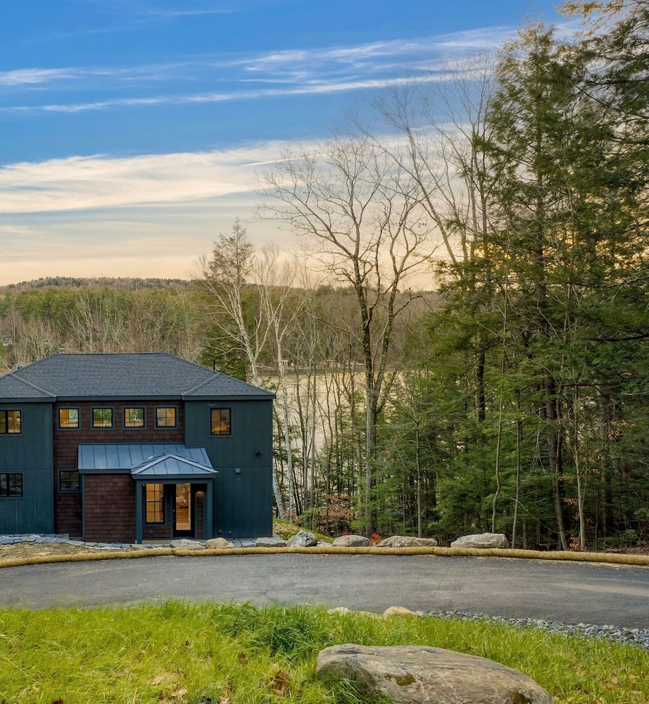 Forget-me-not By Avantstay Bold Lakefront Escape - Monterey, MA
