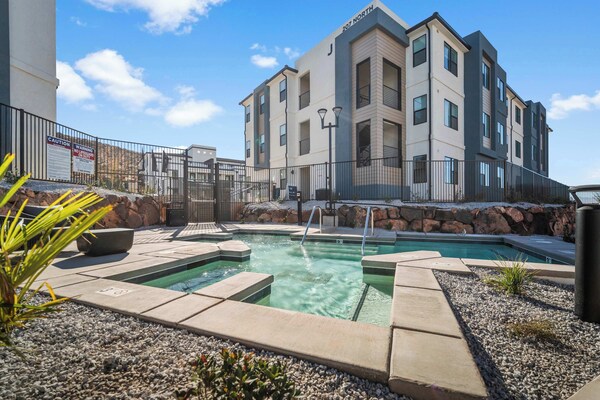The View Resort Amenities & Epic Views! - Sand Hollow State Park, UT