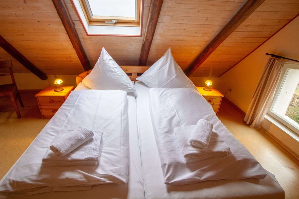 Unser Ferienhaus Utkiek Ist Ein Historisches Gebäude Das Wir 2011 Mit Viel Liebe - Emden