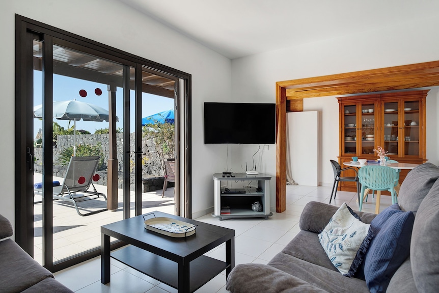 Casa De Vacaciones "Villa Fernando" Con Vistas Al Mar, Piscina Privada Y Wi-fi - Playa Blanca