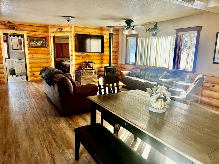 Lazy River Cabin - Iowa