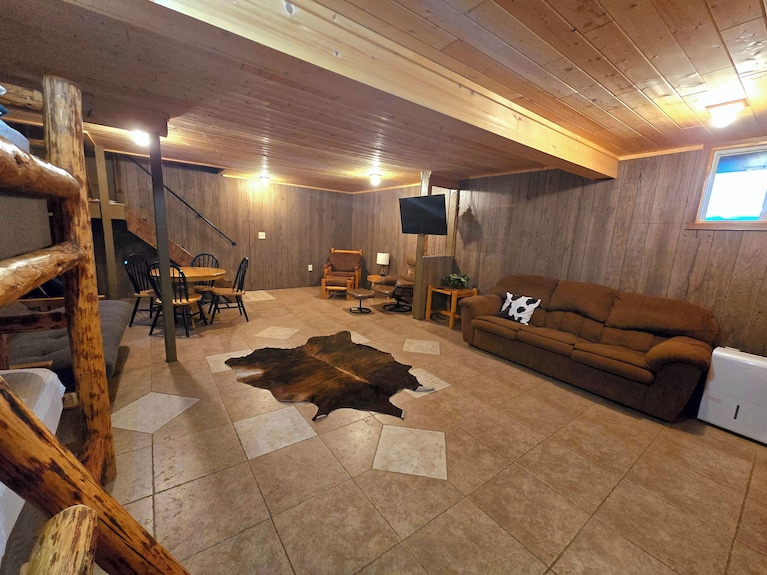 Lazy River Cabin - Iowa