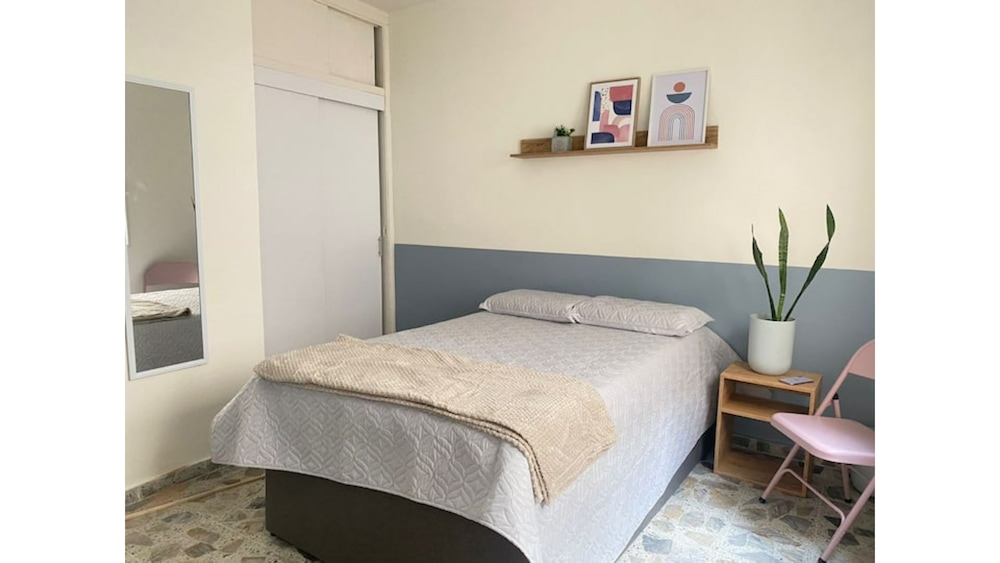 Alojamiento Completo En Medellín - Medellín