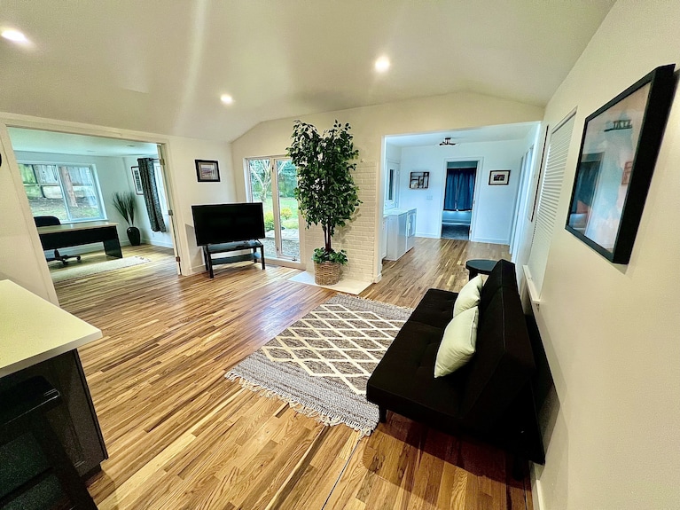 Gem In Milwaukie 2 Bedroom - 2 Bathroom - Huge Yard - Portland, OR