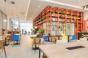 Pequeno-almoço tipo buffet diário (17 EUR por pessoa) 