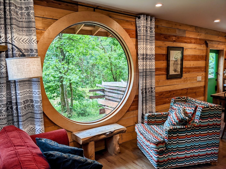 Bluegrass Highway ~ Creek & River Nearby ~ 8 Miles To Downtown - Chattanooga, TN