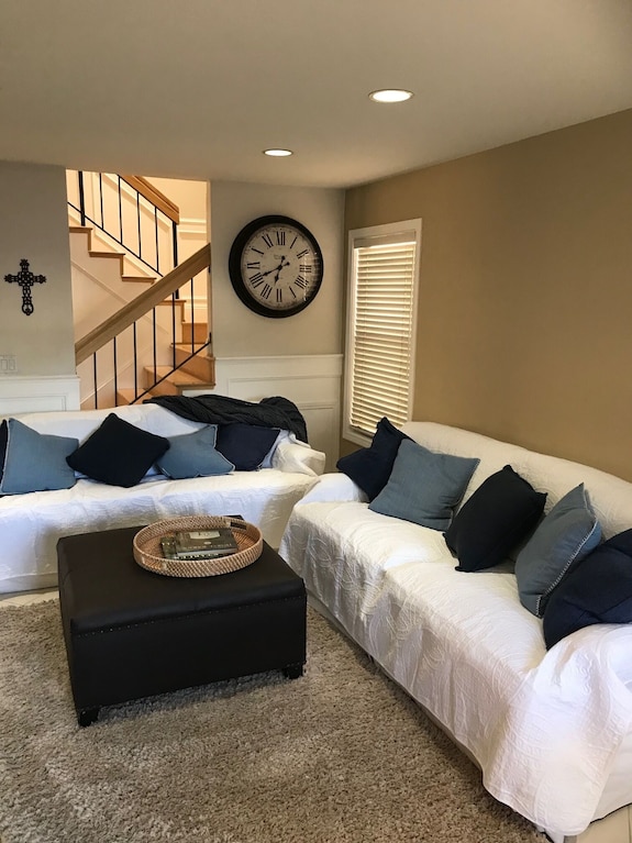 Furnished Home 3 Bedroom 2.5 Bath In Calabassas Hills - Calabasas, CA