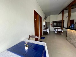 Pequeno-almoço takeaway diário incluído 