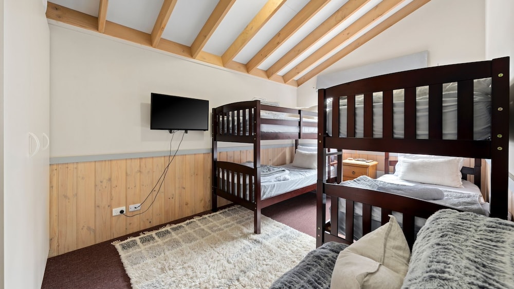Disco 4 - Cosy 2 Bedroom Stand-alone Chalet - Mount Buller