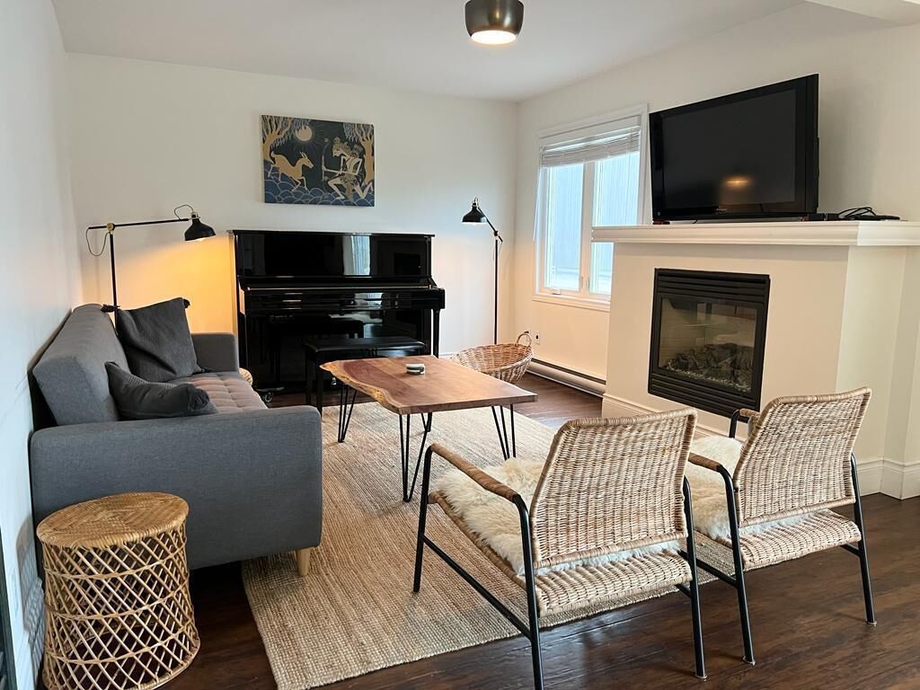 Trendy Ground Level Flat In The Heart Of Wellington. - Sand Banks, ON