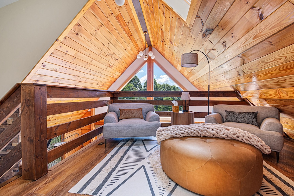 Secluded Mountain Retreat perfect for nature lovers,Hot Tub, 20 mins from skiing - Sheepback ...