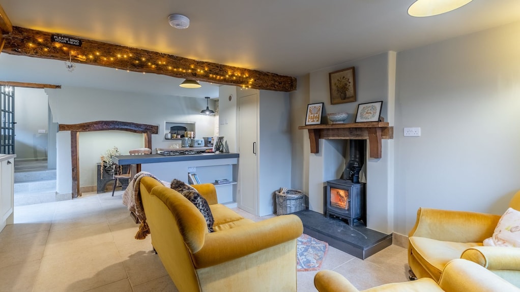 Cotswold Way Cottage, Rodborough - Sleeps 4 Guests In 2 Bedrooms - Stroud