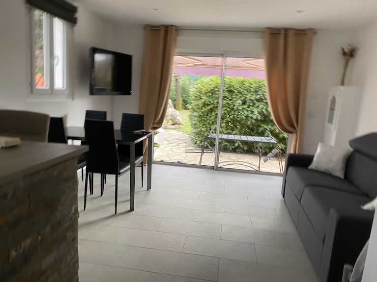 2 Rooms Very Kitsch In Villa - Valbonne