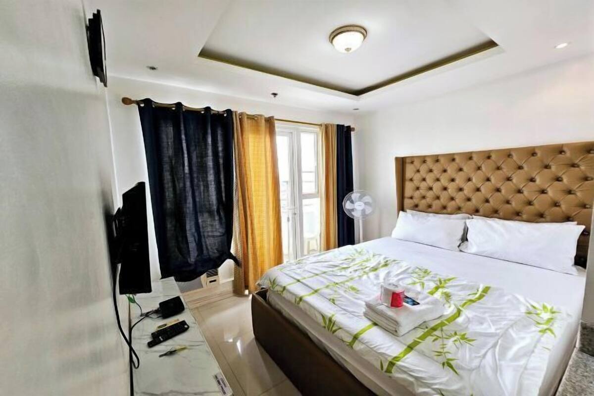 Cofres nos quartos, escrivaninha, Wi-Fi de cortesia, roupa de cama