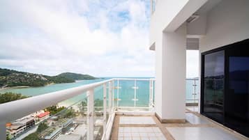 Apartamento Familiar, 4 quartos, vista para o mar | Vista do quarto