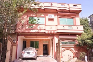 Fachada da propriedade