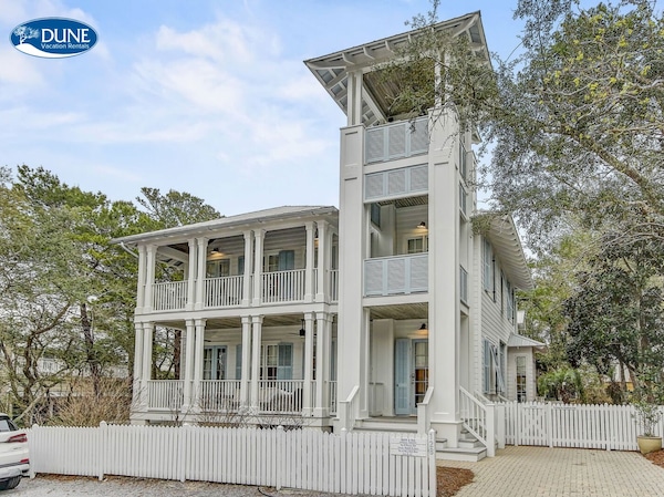 Beautifully Remodeled "Taste & Sea" 3br/3.5ba Steps From Beach/pools Optional Carriage 3 Bedroom Cottage By Redawning - Seaside, FL