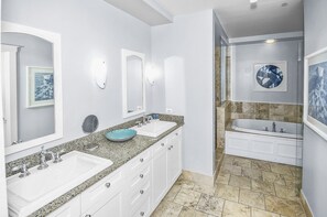 Apartamento em Condomínio Fechado, 3 quartos | Casa de banho | Toalhas fornecidas