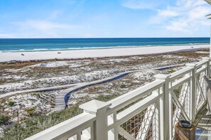 Apartamento em Condomínio Fechado, 3 quartos | Praia | Na praia