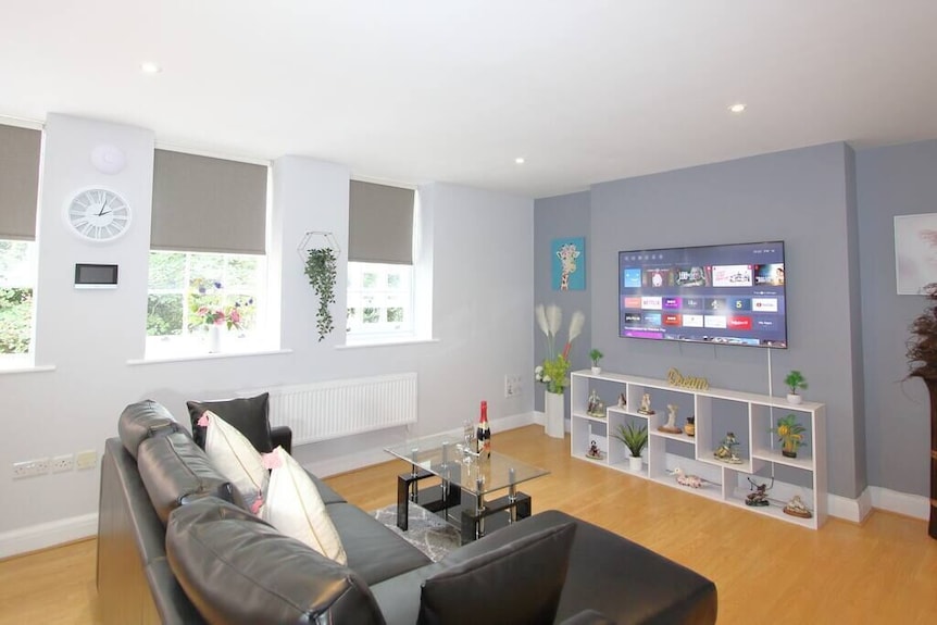 Charming 2 Bed 2 Bath Flat & Parking By Cozynest - Reading