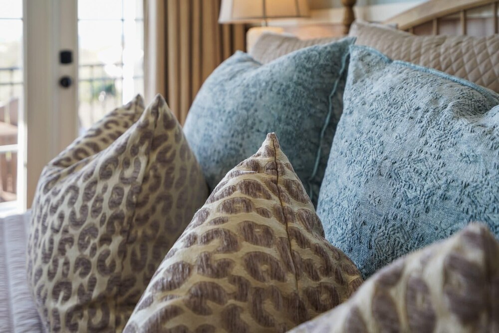 Beach Front, Sleeps 14, Swim Spa, steps from beach - Cape San Blas | Vrbo