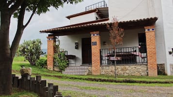 Cabana família, várias camas, vista para a montanha | 1 quarto, escrivaninha, espaço de trabalho para notebook