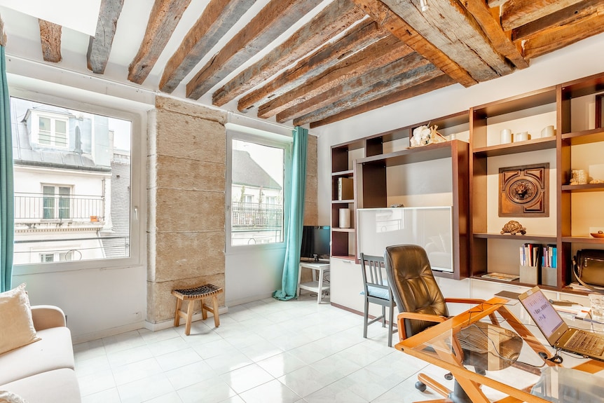 Parisian Pied-a-terre In The Heart Of The City - Close To Everything -