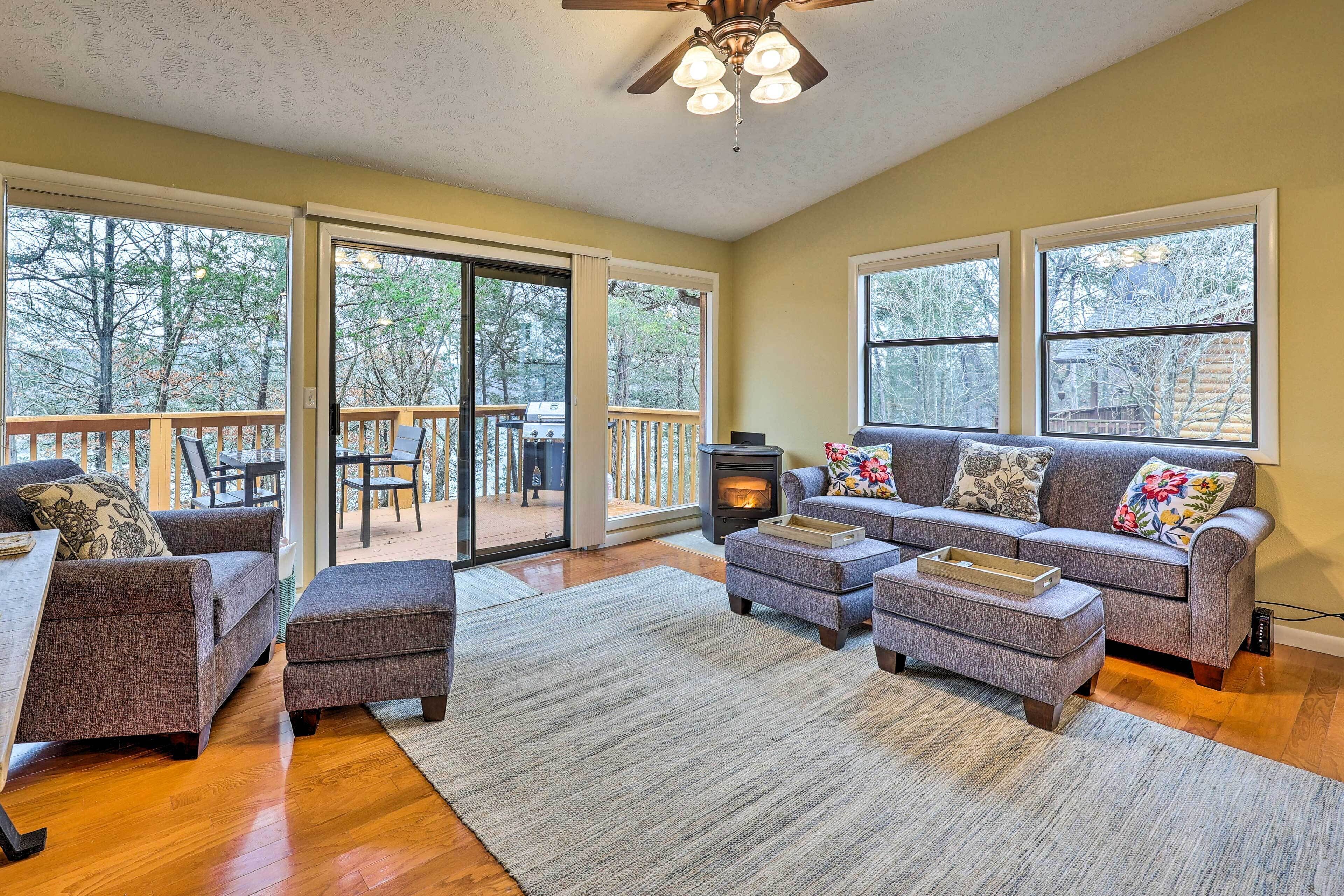 Lake Views: Table Rock Lake Retreat W/ Fenced Yard - Emerald Beach, MO