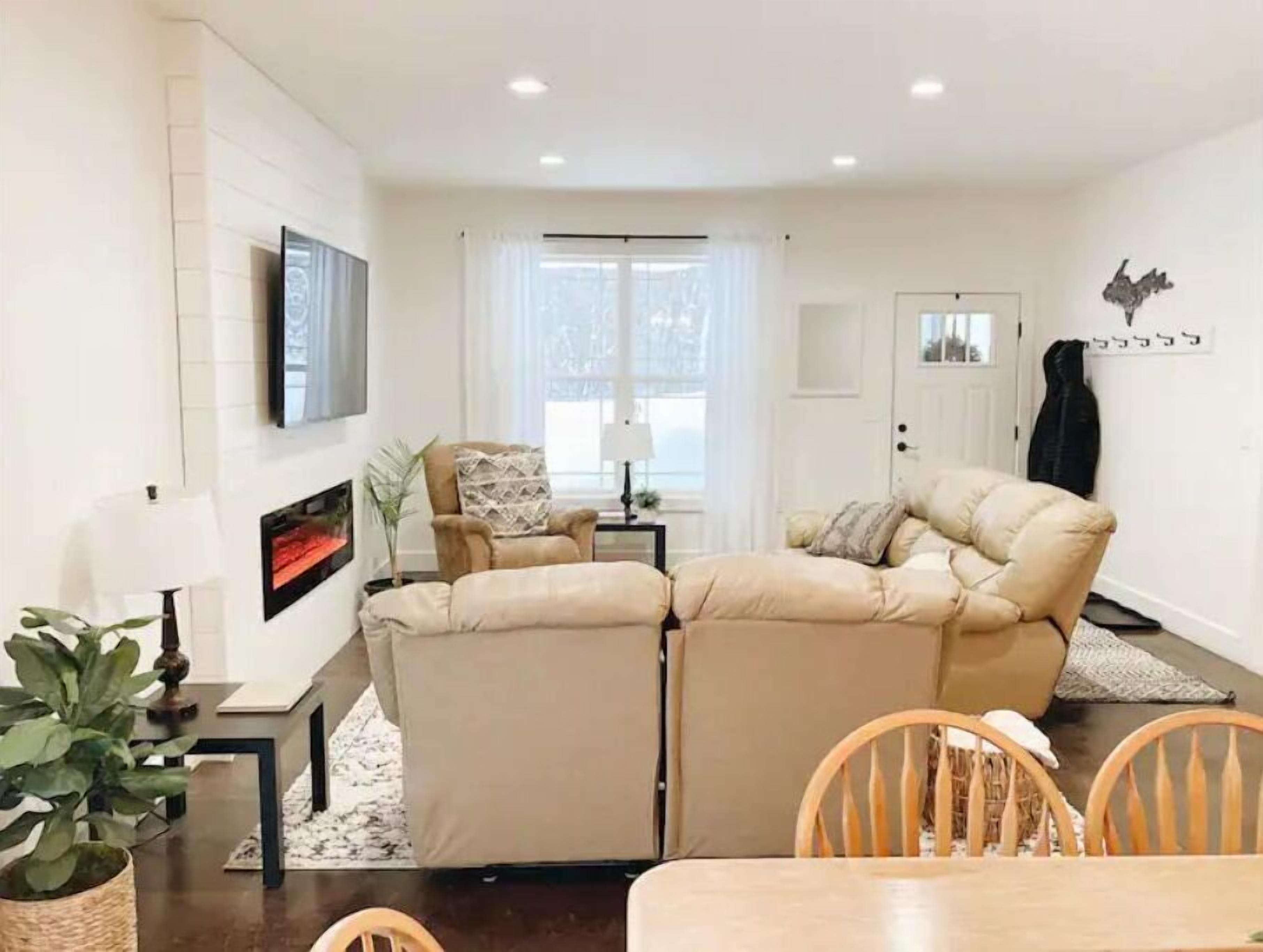 Lovely Place In Prime Location-near Trails-hot Tub - Houghton, MI