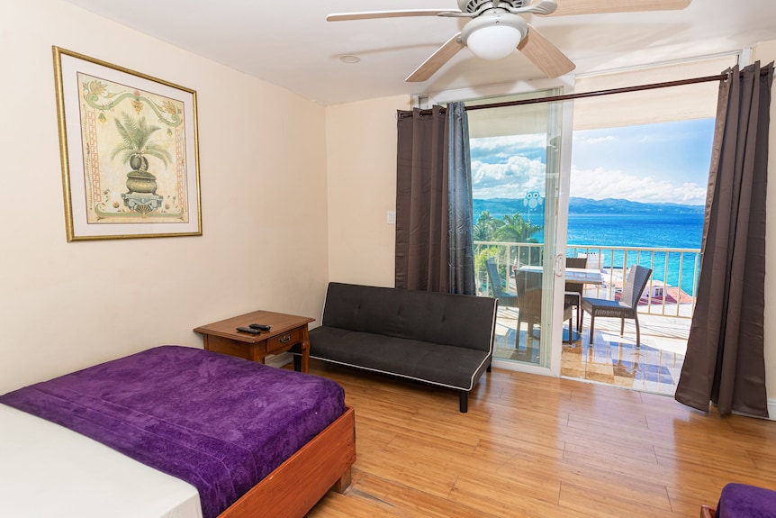 2 Bedroom 2 Bathroom Modern Ocean View Hip Strip Apartment With Wi-fi - Montego Bay