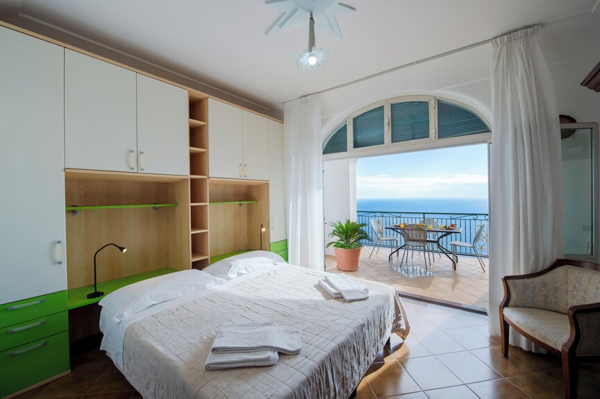 Raphael House, Terrace With Solarium And Sea View - Amalfi