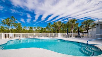 Apartamento em Condomínio Fechado, 2 quartos | Piscina | Piscina exterior