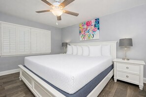 Condo, 2 quartos | 2 quartos, individualmente decorados, individualmente mobiliados
