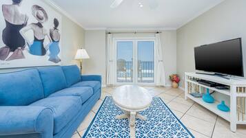 Condo, 2 quartos | Área de estar