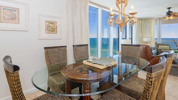 Condo, 4 quartos | Opções para refeição