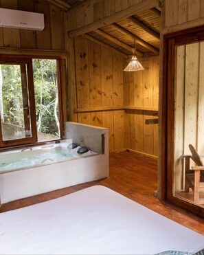 Suite de Luxo | Banheira de hidromassagem privativa