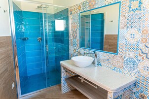 Quarto casal standard | Frigobar, cofres nos quartos, escrivaninha, Wi-Fi de cortesia