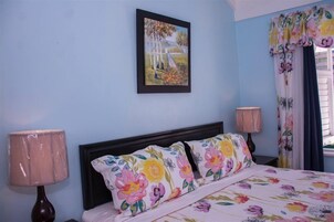 Apartamento Deluxe | Ferro/tábua de engomar, Wi-fi grátis, com mobília individualizada